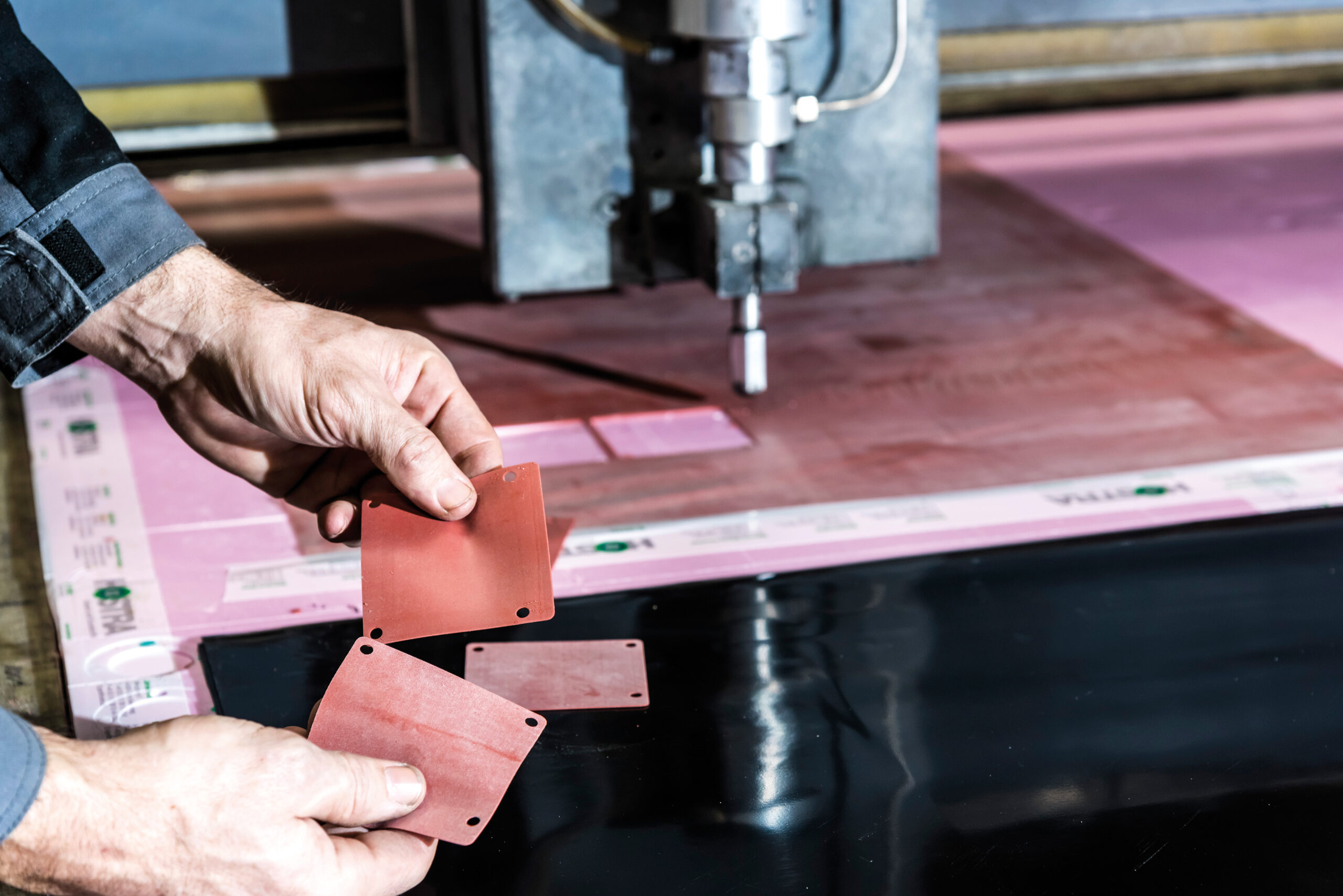 Zuschnitte - Hostra Unternehmensseite